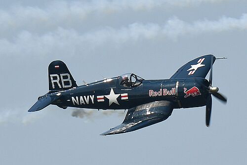 Fliegende Einladung der Flying Bulls zur AIRPOWER 22 | Austrian Wings