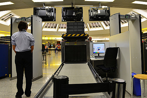 Remote Screening von Handgepäck am Flughafen Toulouse | Austrian Wings