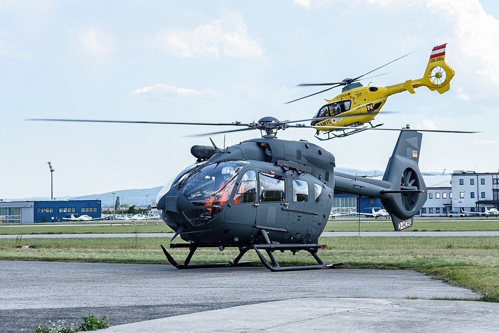Fotoreportage: Airbus präsentiert H145 mit Fünfblattrotor am Flugplatz Wiener Neustadt Ost ...