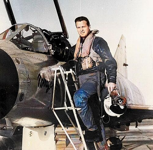 Israelische Fliegerlegende Danny Shapira im Alter von 97 Jahren ...