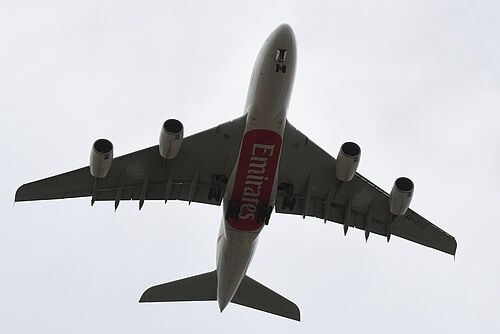 Emirates setzt modernisierte A380- und Boeing 777-Jets zu acht weiteren ...