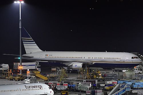 Privilege Style Boeing 767 auf dem Flughafen Wien | Austrian Wings